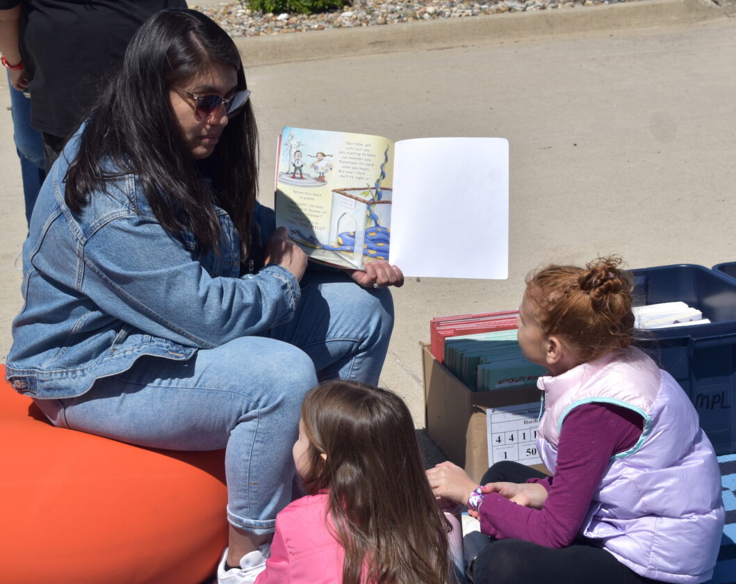 Dia de los Ninos/Dia de los Libros celebrated at Midnight Garden | News ...